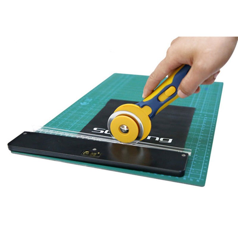 Rubber Band 60 MM Rotary Cutting Tool With Cutting Mat And Tapered Rul ...